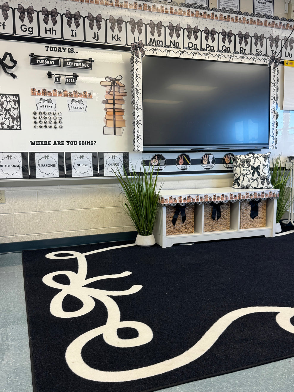 Bow Border Black Classroom Rug - Timeless Stylish Design – Schoolgirl Style